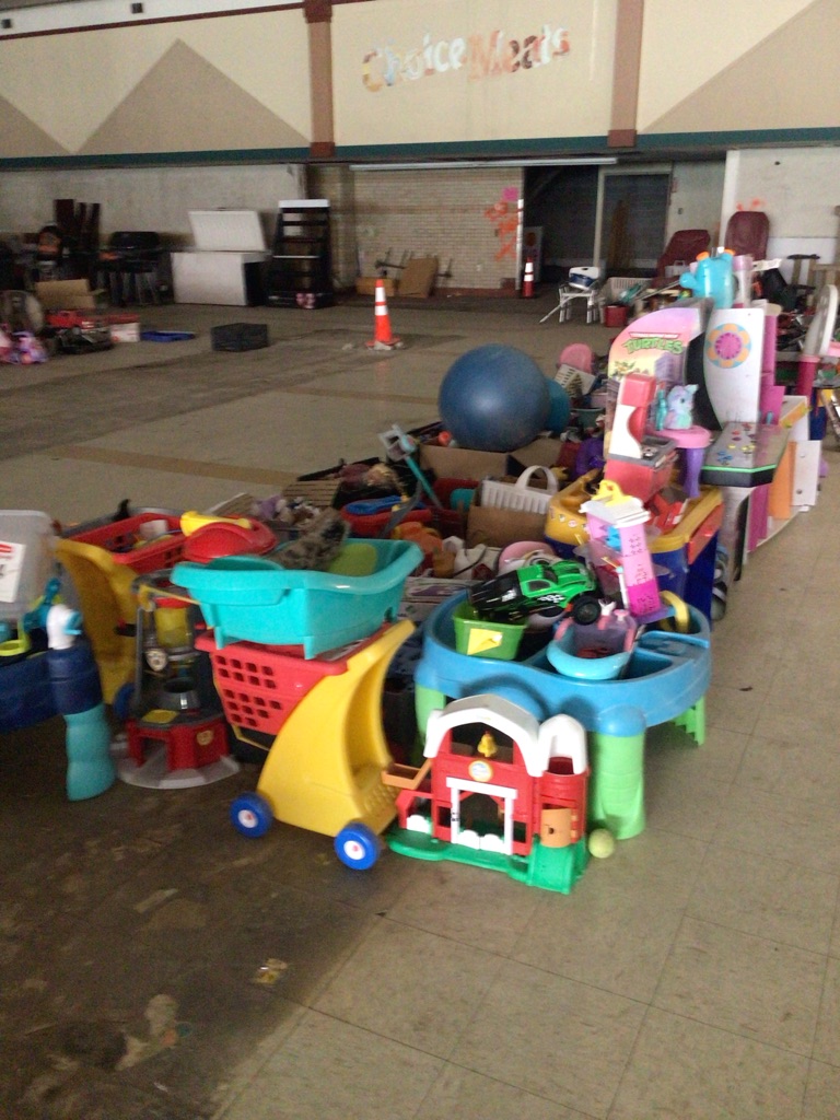 Clean out storage warehouse - Freebie Alerts